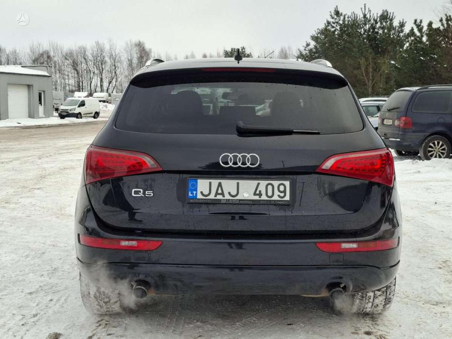 Melns Audi Q5 2009 Šilutė, ar dzinēja tilpumu 2.00 L un nobraukumu 270 tūkst. km par 5900 €, foto 12 vietnē AUTOMOTO.COM.LV