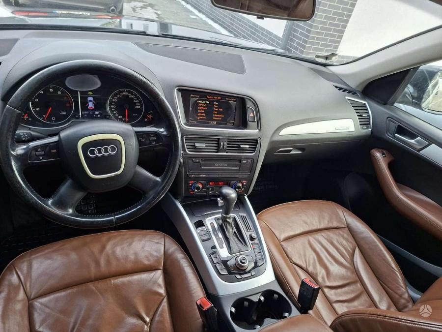 Melns Audi Q5 2009 Šilutė, ar dzinēja tilpumu 2.00 L un nobraukumu 270 tūkst. km par 5900 €, foto 17 vietnē AUTOMOTO.COM.LV