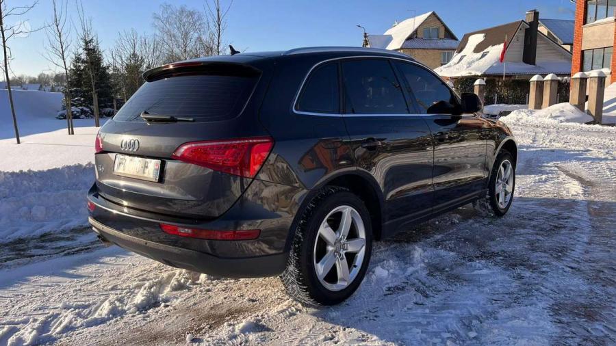 Melns Audi Q5 2009 Panevēža, ar dzinēja tilpumu 1.97 L un nobraukumu 243 tūkst. km par 8450 €, foto 4 vietnē AUTOMOTO.COM.LV