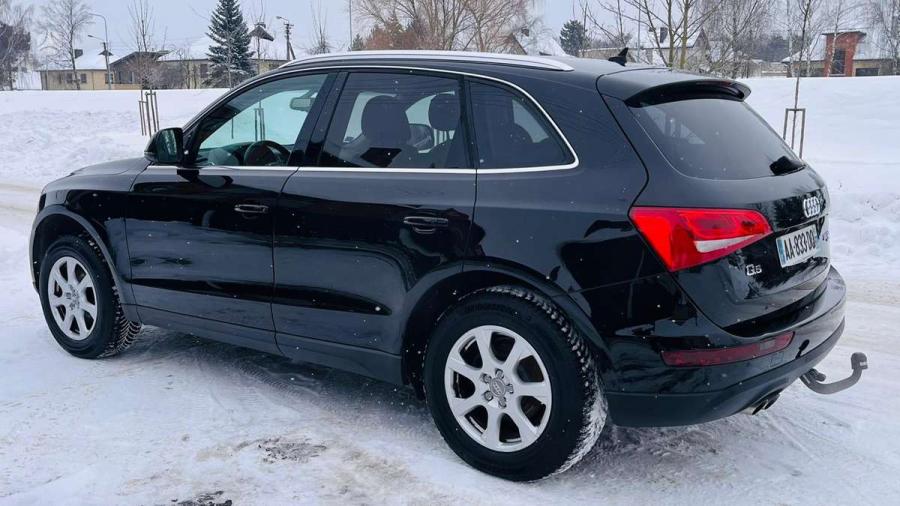 Black Audi Q5 2009 in Panevezys, with an engine capacity of 1.97 L and mileage of 272 thousand km for 7999 €, photo 3 on AUTOMOTO.COM.LV