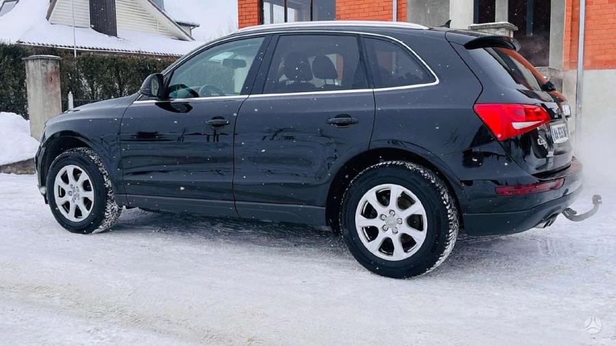 Black Audi Q5 2009 in Panevezys, with an engine capacity of 1.97 L and mileage of 272 thousand km for 7999 €, photo 10 on AUTOMOTO.COM.LV