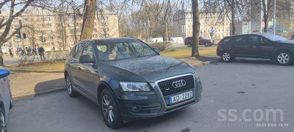 Melns Audi Q5 2009 Rīga, ar dzinēja tilpumu 3.00 L un nobraukumu 220 tūkst. km par 7300 €, foto 1 vietnē AUTOMOTO.COM.LV