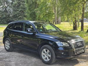 Black Audi Q5 2009 in Utena, with an engine capacity of 2.00 L and mileage of 303 thousand km for 7950 €, photo 4 on AUTOMOTO.COM.LV