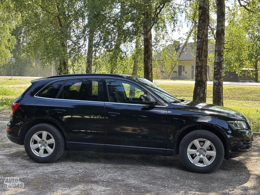 Black Audi Q5 2009 in Utena, with an engine capacity of 2.00 L and mileage of 303 thousand km for 7950 €, photo 5 on AUTOMOTO.COM.LV