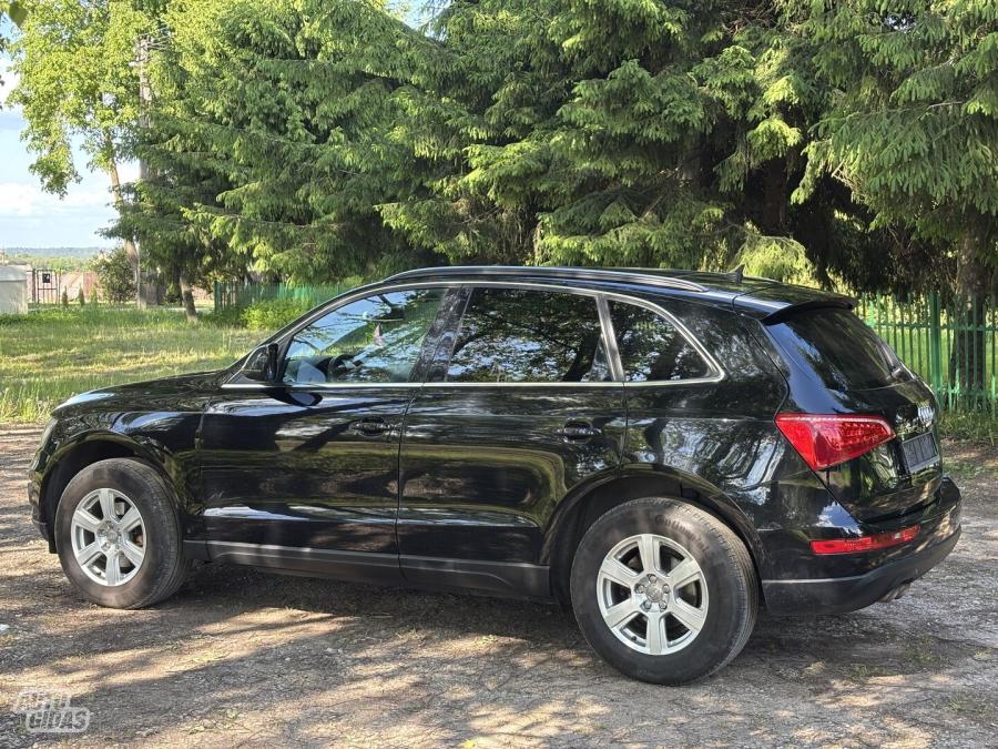 Black Audi Q5 2009 in Utena, with an engine capacity of 2.00 L and mileage of 303 thousand km for 7950 €, photo 8 on AUTOMOTO.COM.LV