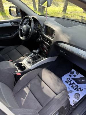Black Audi Q5 2009 in Utena, with an engine capacity of 2.00 L and mileage of 303 thousand km for 7950 €, photo 11 on AUTOMOTO.COM.LV
