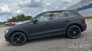 Black Audi Q5 2009 in Daugavpils, with an engine capacity of 2.00 L and mileage of 211 thousand km for 7750 €, photo 3 on AUTOMOTO.COM.LV