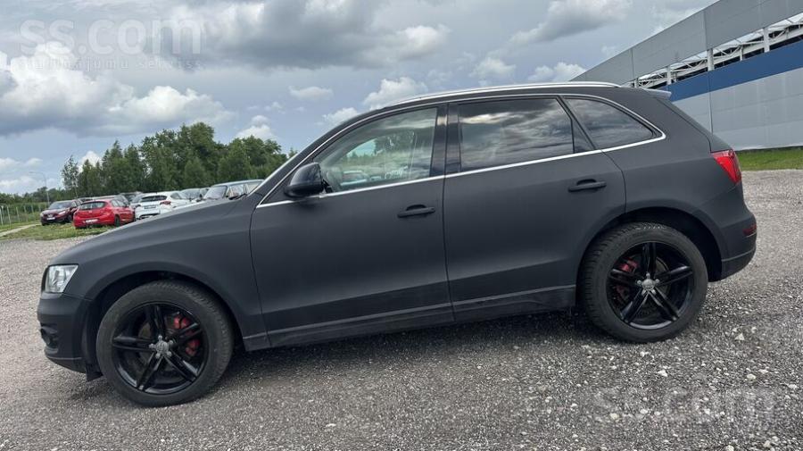 Black Audi Q5 2009 in Daugavpils, with an engine capacity of 2.00 L and mileage of 211 thousand km for 7750 €, photo 3 on AUTOMOTO.COM.LV
