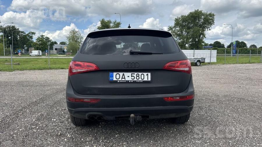 Black Audi Q5 2009 in Daugavpils, with an engine capacity of 2.00 L and mileage of 211 thousand km for 7750 €, photo 5 on AUTOMOTO.COM.LV