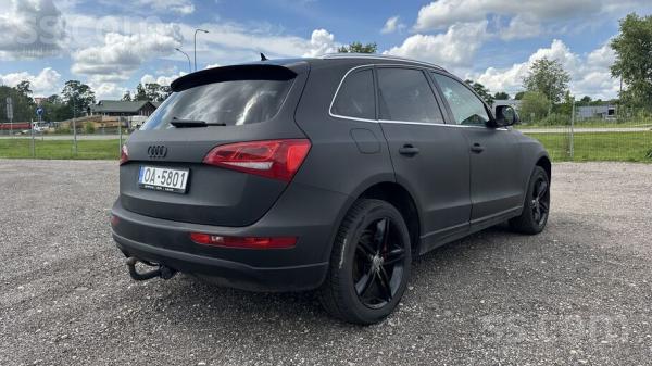 Black Audi Q5 2009 in Daugavpils, with an engine capacity of 2.00 L and mileage of 211 thousand km for 7750 €, photo 5 on AUTOMOTO.COM.LV