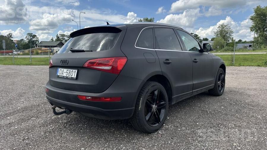 Black Audi Q5 2009 in Daugavpils, with an engine capacity of 2.00 L and mileage of 211 thousand km for 7750 €, photo 6 on AUTOMOTO.COM.LV