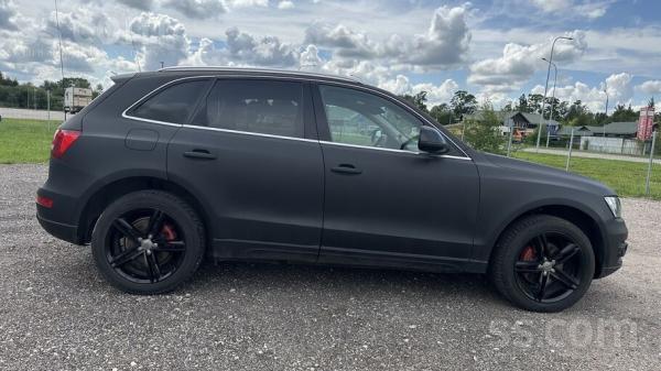 Black Audi Q5 2009 in Daugavpils, with an engine capacity of 2.00 L and mileage of 211 thousand km for 7750 €, photo 6 on AUTOMOTO.COM.LV
