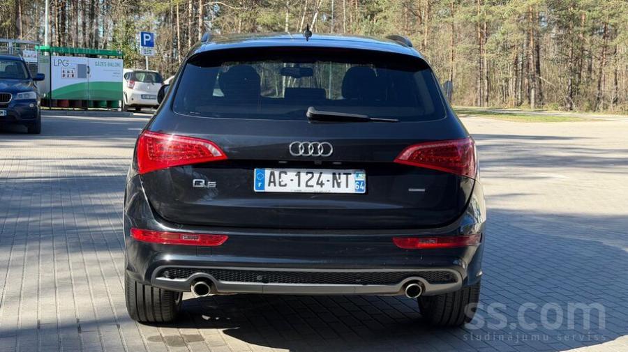 Black Audi Q5 2009 in Riga, with an engine capacity of 3.00 L and mileage of 295 thousand km for 10000 €, photo 5 on AUTOMOTO.COM.LV