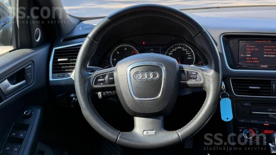 Black Audi Q5 2009 in Riga, with an engine capacity of 3.00 L and mileage of 295 thousand km for 10000 €, photo 14 on AUTOMOTO.COM.LV