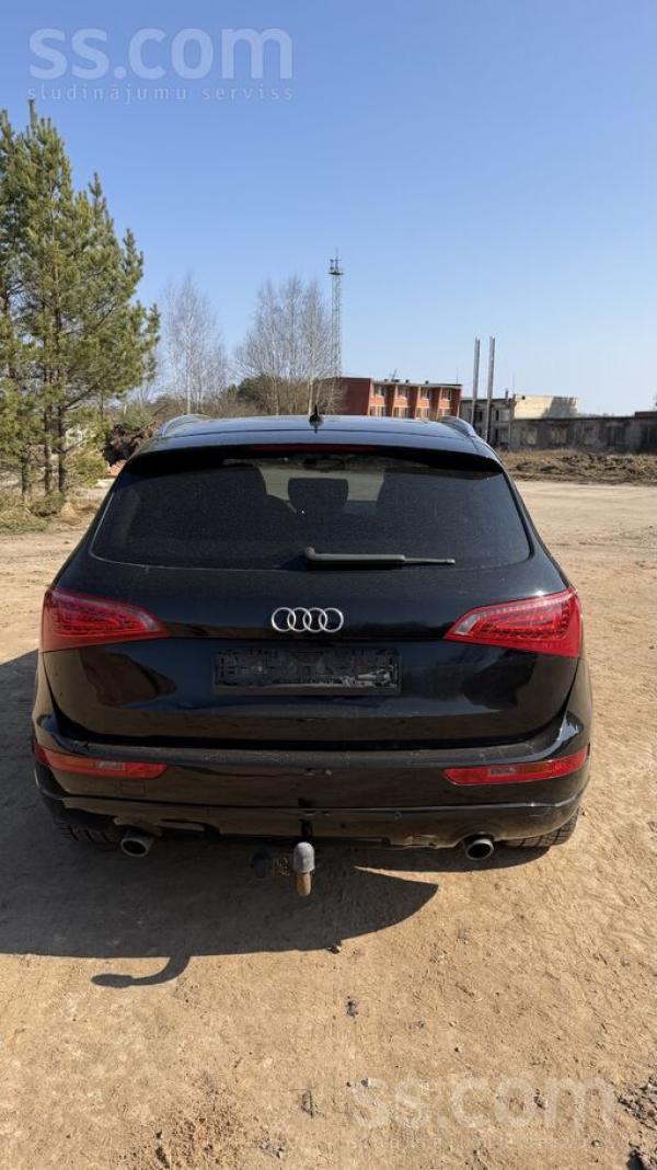 Black Audi Q5 2009 in Daugavpils, with an engine capacity of 3.00 L and mileage of 313 thousand km for 5950 €, photo 4 on AUTOMOTO.COM.LV
