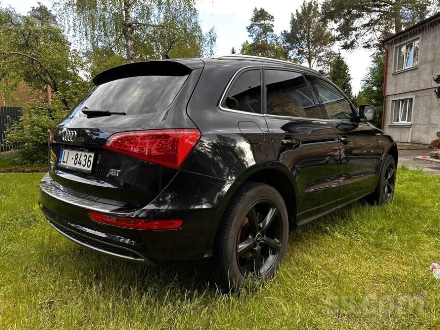 Black Audi Q5 2009 in Riga, with an engine capacity of 2.00 L and mileage of 309 thousand km for 8900 €, photo 4 on AUTOMOTO.COM.LV