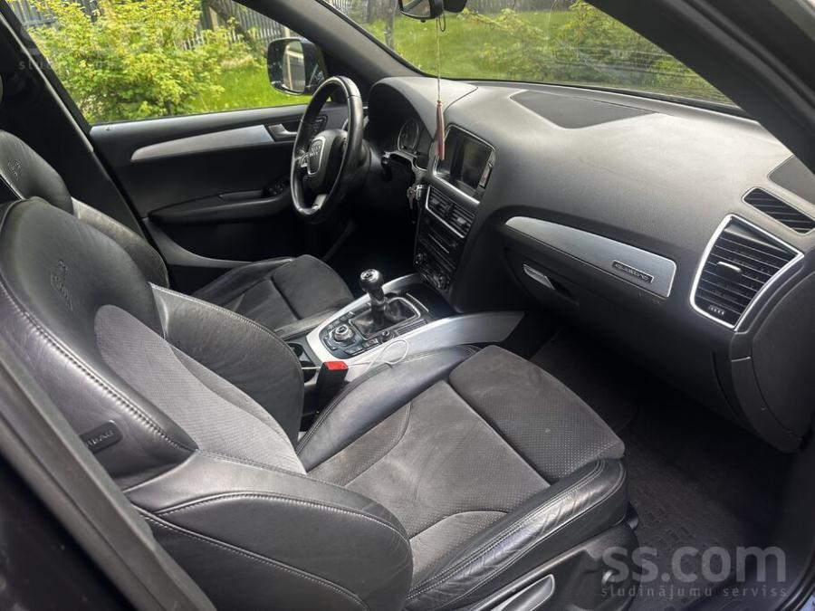 Black Audi Q5 2009 in Riga, with an engine capacity of 2.00 L and mileage of 309 thousand km for 8900 €, photo 5 on AUTOMOTO.COM.LV