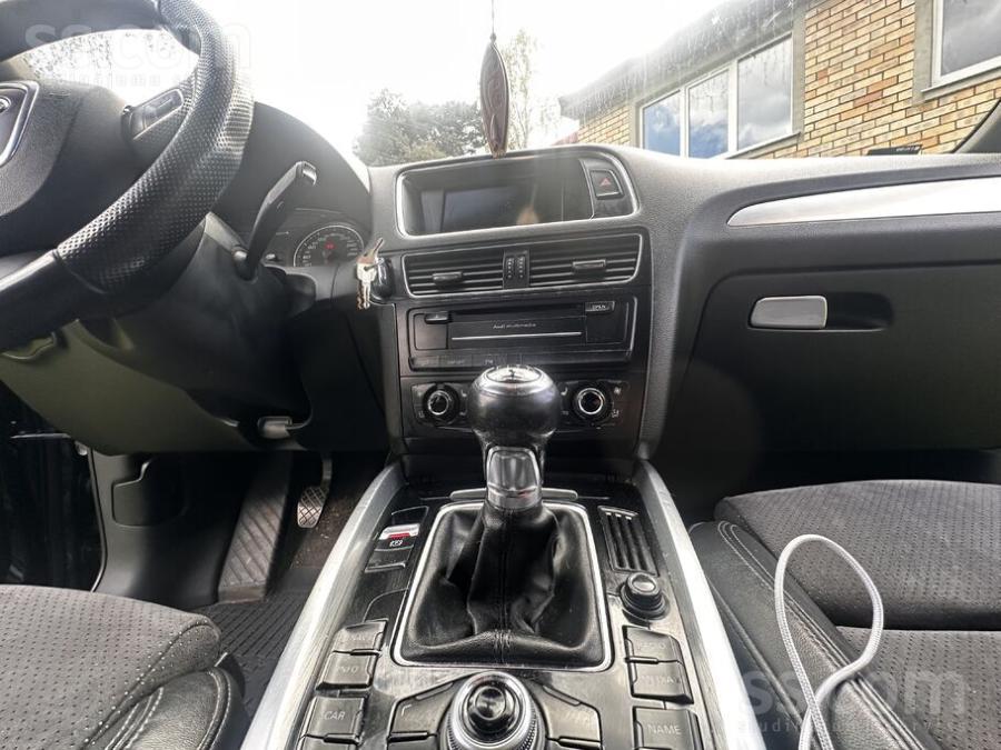 Black Audi Q5 2009 in Riga, with an engine capacity of 2.00 L and mileage of 309 thousand km for 8900 €, photo 6 on AUTOMOTO.COM.LV