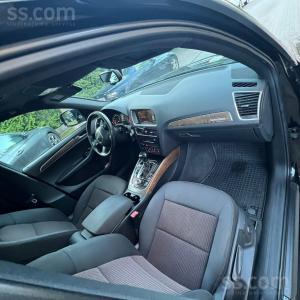 Melns Audi Q5 2009 Rīga, ar dzinēja tilpumu 2.00 L un nobraukumu 231 tūkst. km par 8290 €, foto 10 vietnē AUTOMOTO.COM.LV