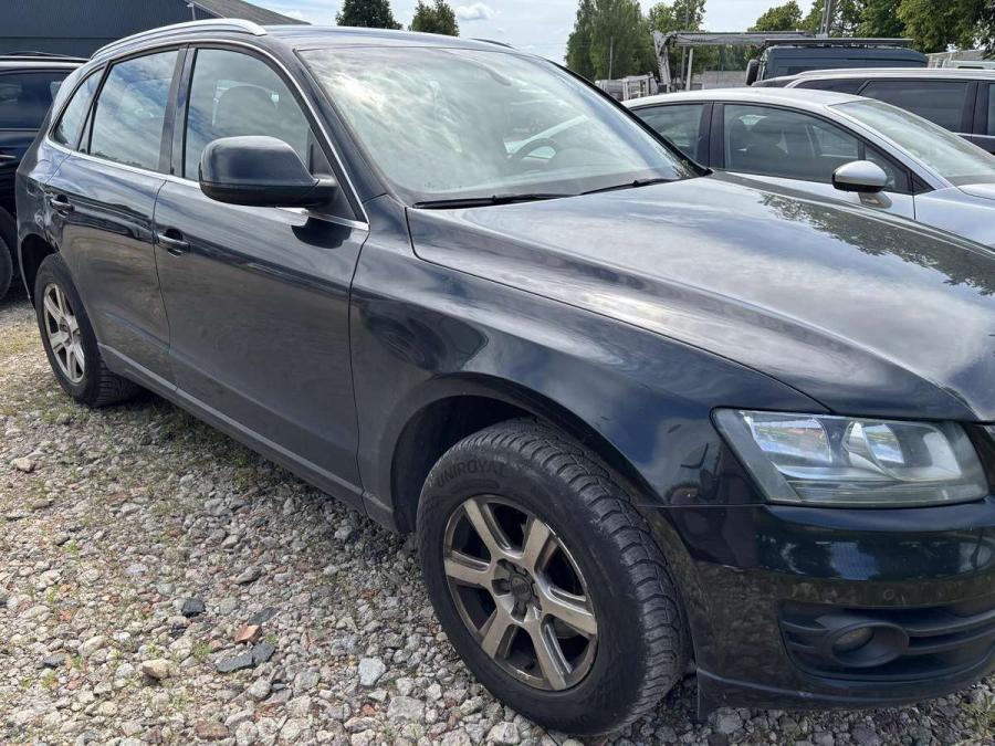 Black Audi Q5 2009 in Taurage, with an engine capacity of 1.97 L and mileage of 380 thousand km for 5000 €, photo 3 on AUTOMOTO.COM.LV