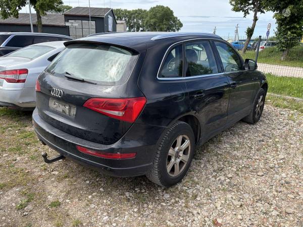 Melns Audi Q5 2009 Tauragė, ar dzinēja tilpumu 1.97 L un nobraukumu 380 tūkst. km par 5000 €, foto 4 vietnē AUTOMOTO.COM.LV