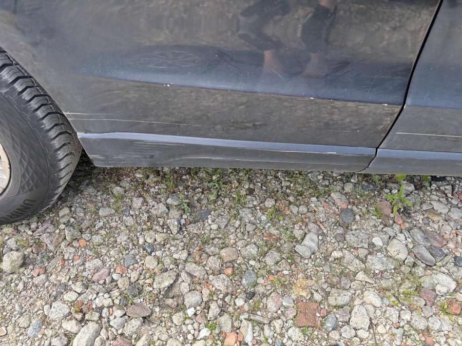 Black Audi Q5 2009 in Taurage, with an engine capacity of 1.97 L and mileage of 380 thousand km for 5000 €, photo 8 on AUTOMOTO.COM.LV