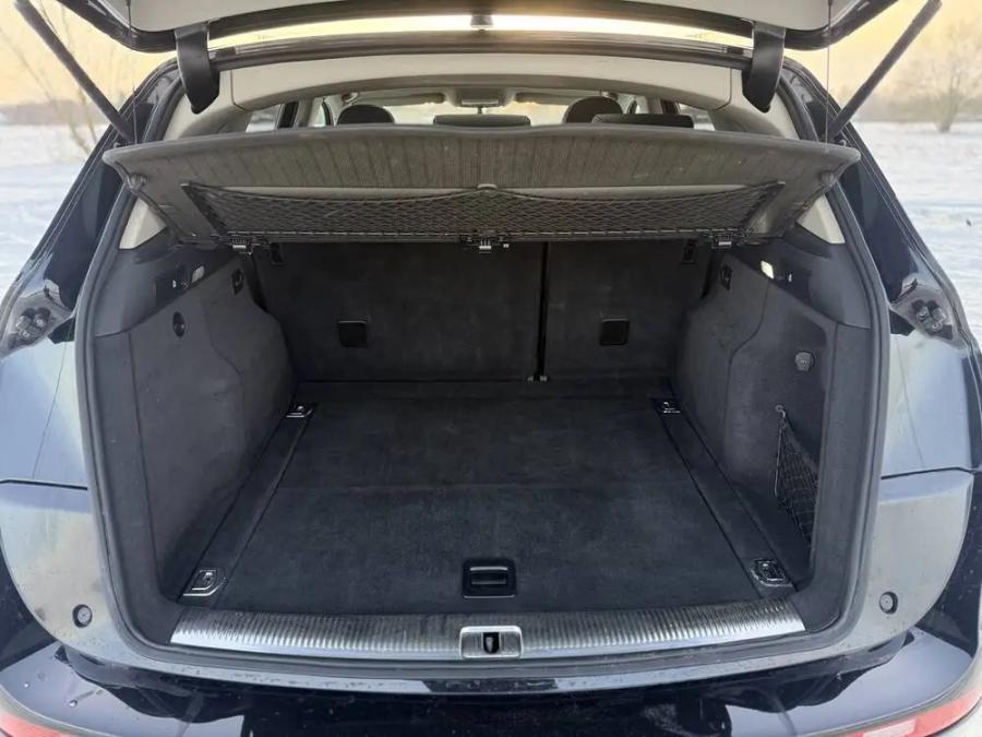 Black Audi Q5 2009 in Riga, with an engine capacity of 3.00 L and mileage of 275 thousand km for 6000 €, photo 8 on AUTOMOTO.COM.LV