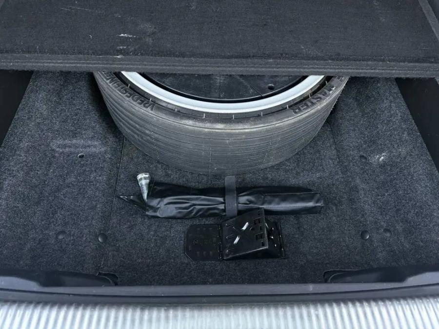 Black Audi Q5 2009 in Riga, with an engine capacity of 3.00 L and mileage of 275 thousand km for 6000 €, photo 10 on AUTOMOTO.COM.LV