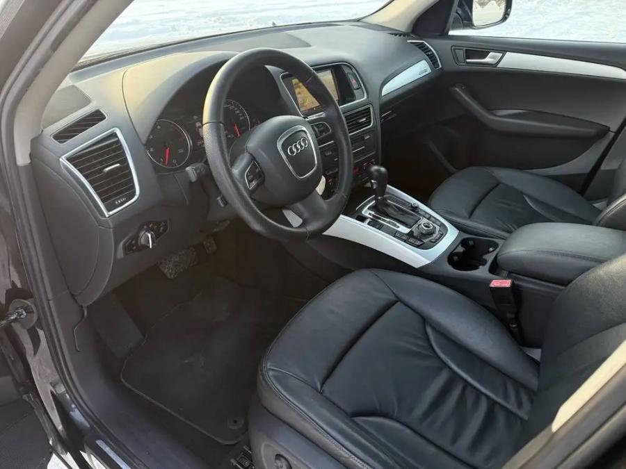 Black Audi Q5 2009 in Riga, with an engine capacity of 3.00 L and mileage of 275 thousand km for 6000 €, photo 14 on AUTOMOTO.COM.LV
