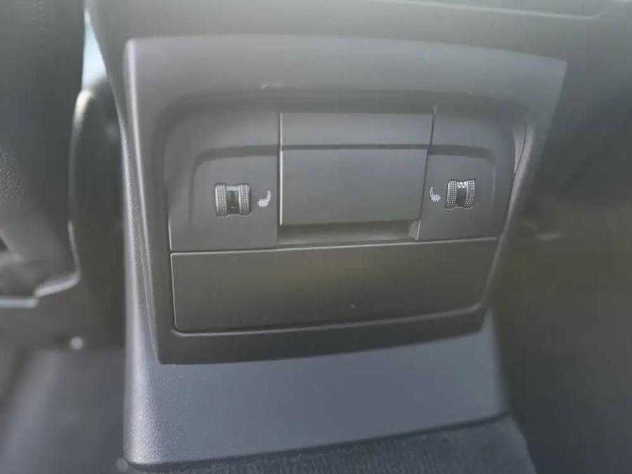 Black Audi Q5 2009 in Riga, with an engine capacity of 3.00 L and mileage of 275 thousand km for 6000 €, photo 17 on AUTOMOTO.COM.LV