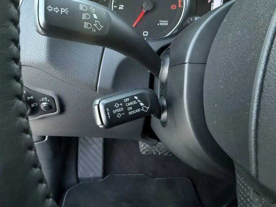 Black Audi Q5 2009 in Riga, with an engine capacity of 3.00 L and mileage of 275 thousand km for 6000 €, photo 20 on AUTOMOTO.COM.LV