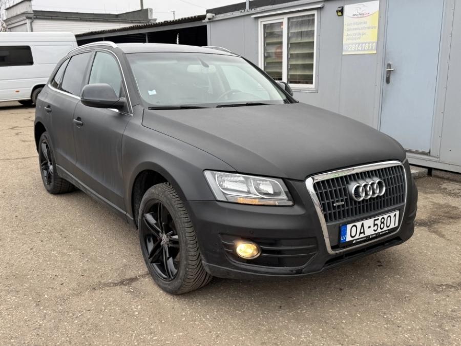 Black Audi Q5 2009 in Riga, with an engine capacity of 2.00 L and mileage of 221 thousand km for 8900 €, photo 1 on AUTOMOTO.COM.LV