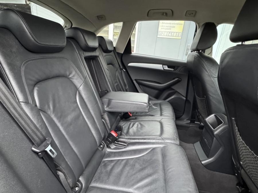 Black Audi Q5 2009 in Riga, with an engine capacity of 2.00 L and mileage of 221 thousand km for 8900 €, photo 3 on AUTOMOTO.COM.LV