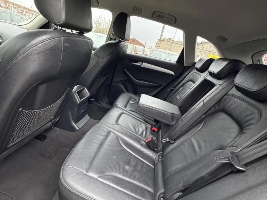Black Audi Q5 2009 in Riga, with an engine capacity of 2.00 L and mileage of 221 thousand km for 8900 €, photo 4 on AUTOMOTO.COM.LV
