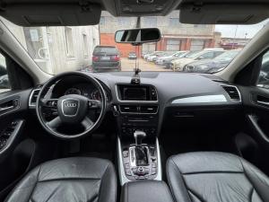 Black Audi Q5 2009 in Riga, with an engine capacity of 2.00 L and mileage of 221 thousand km for 8900 €, photo 5 on AUTOMOTO.COM.LV