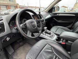 Black Audi Q5 2009 in Riga, with an engine capacity of 2.00 L and mileage of 221 thousand km for 8900 €, photo 8 on AUTOMOTO.COM.LV