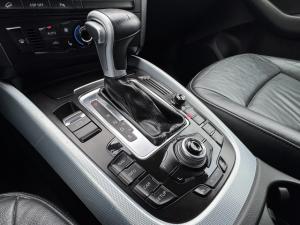 Black Audi Q5 2009 in Riga, with an engine capacity of 2.00 L and mileage of 221 thousand km for 8900 €, photo 13 on AUTOMOTO.COM.LV