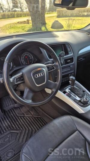 Black Audi Q5 2009 in Riga, with an engine capacity of 2.00 L and mileage of 260 thousand km for 9890 €, photo 8 on AUTOMOTO.COM.LV