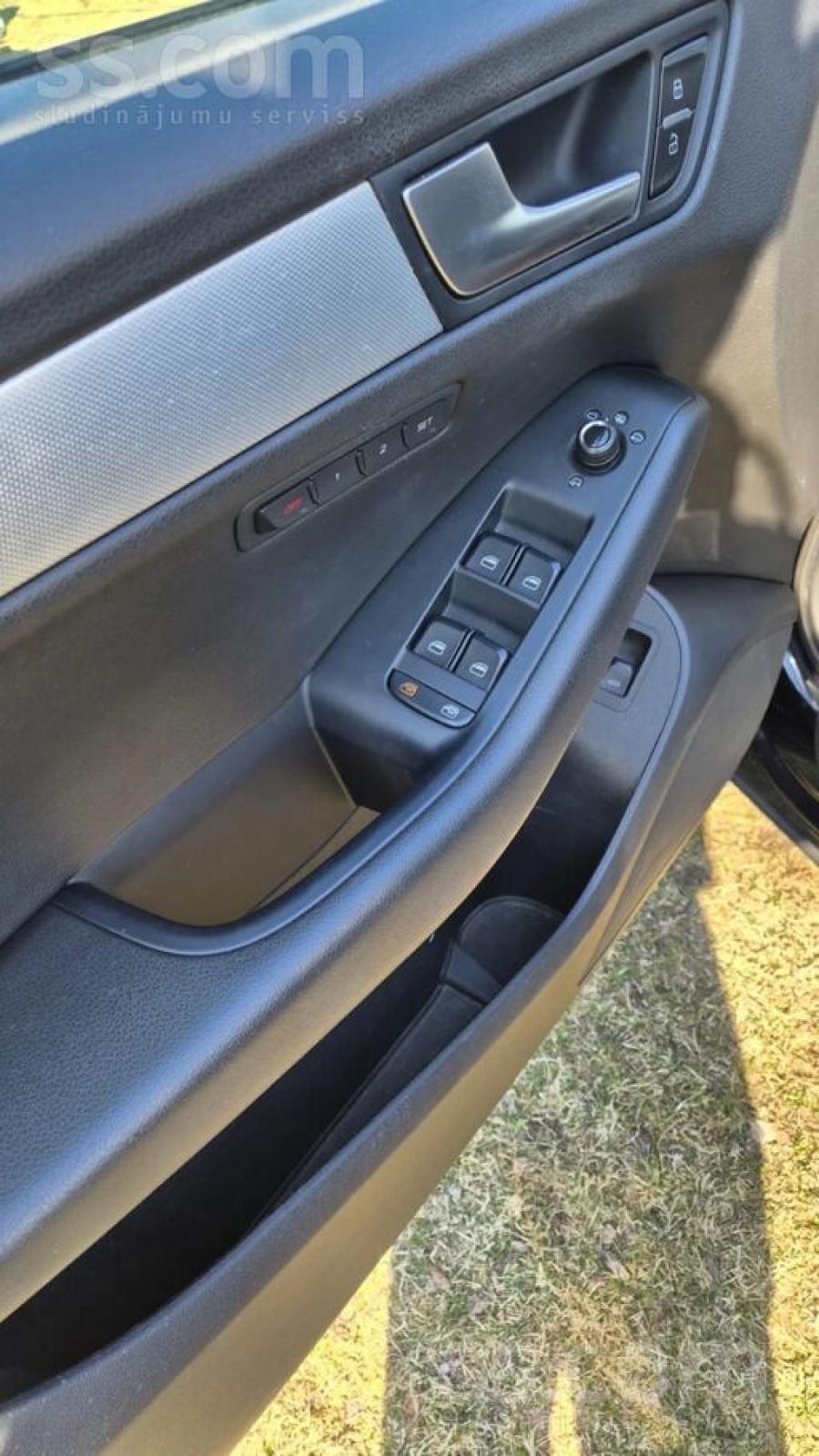 Black Audi Q5 2009 in Riga, with an engine capacity of 2.00 L and mileage of 260 thousand km for 9890 €, photo 10 on AUTOMOTO.COM.LV
