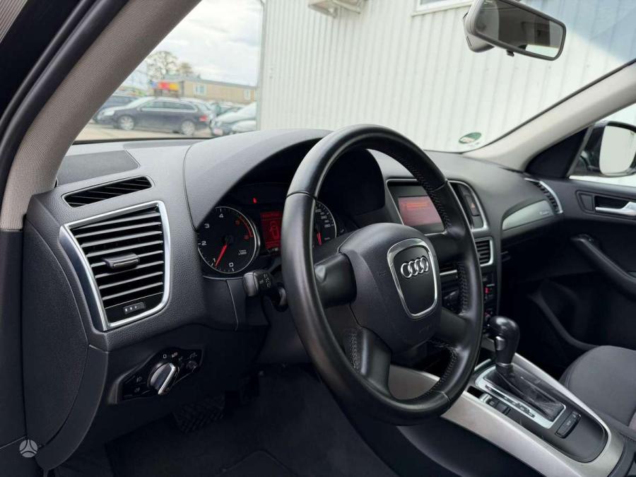 Black Audi Q5 2009 in Marijampole, with an engine capacity of 1.97 L and mileage of 293 thousand km for 8000 €, photo 16 on AUTOMOTO.COM.LV
