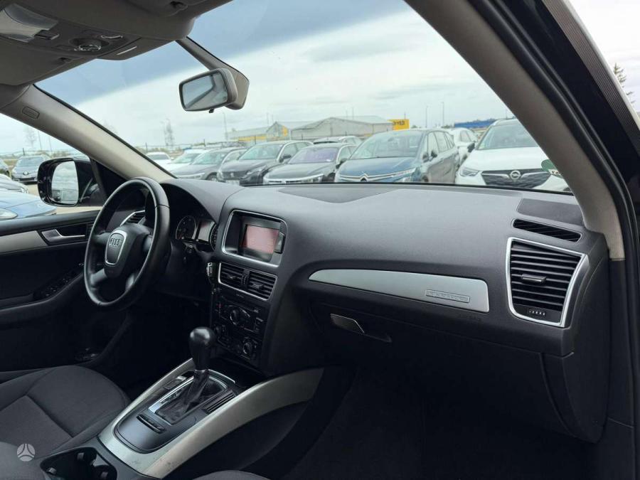 Black Audi Q5 2009 in Marijampole, with an engine capacity of 1.97 L and mileage of 293 thousand km for 8000 €, photo 17 on AUTOMOTO.COM.LV