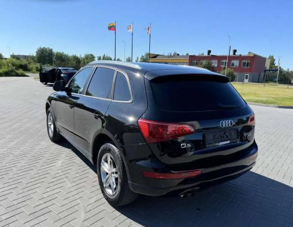 Black Audi Q5 2009 in Telschi, with an engine capacity of 2.00 L and mileage of 213 thousand km for 8990 €, photo 6 on AUTOMOTO.COM.LV