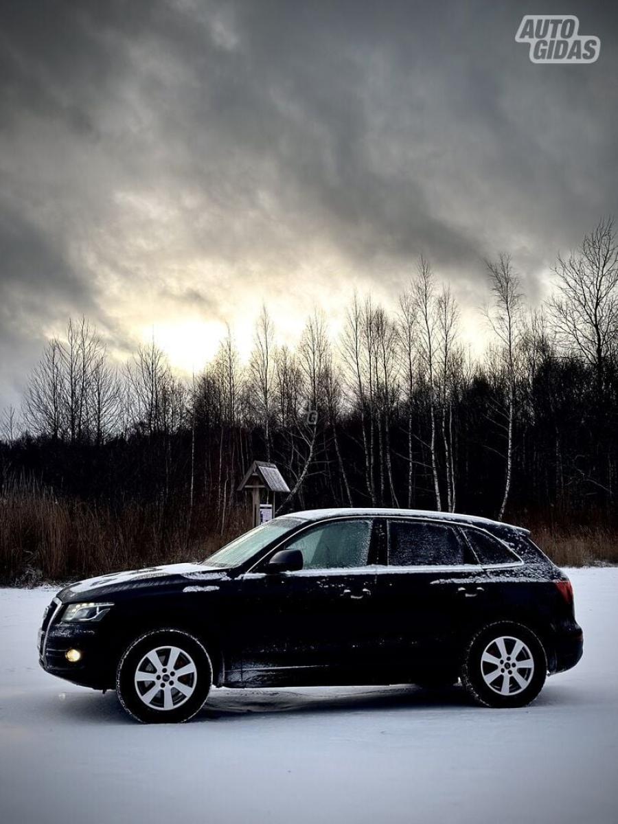 Melns Audi Q5 2009 Šauļi, ar dzinēja tilpumu 2.00 L un nobraukumu 281 tūkst. km par 7500 €, foto 4 vietnē AUTOMOTO.COM.LV