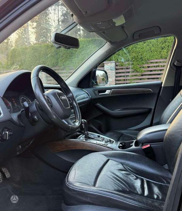 Black Audi Q5 2009 in Vilnius, with an engine capacity of 1.97 L and mileage of 382 thousand km for 7000 €, photo 8 on AUTOMOTO.COM.LV