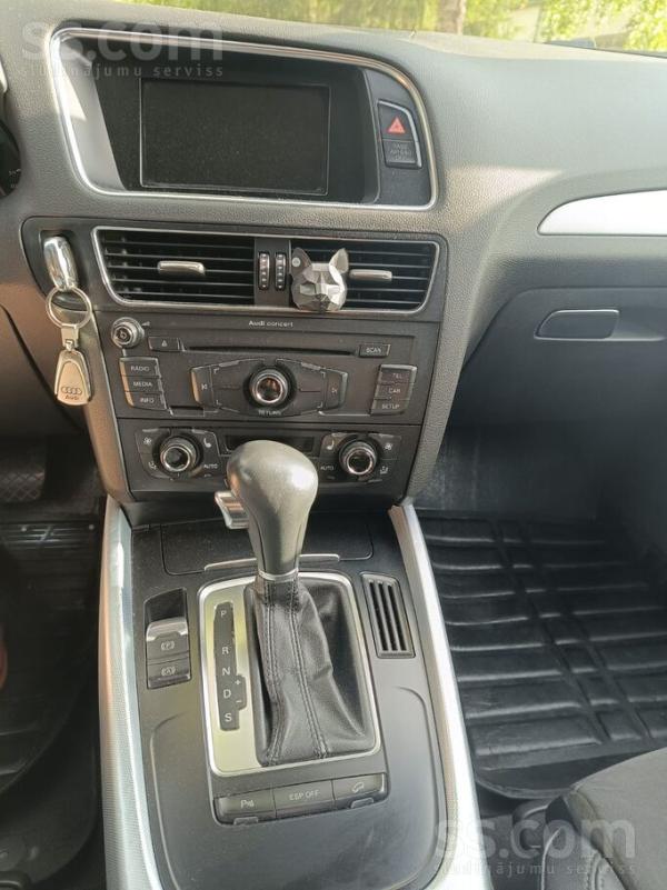 Melns Audi Q5 2009 Tukums, ar dzinēja tilpumu 2.00 L un nobraukumu 333 tūkst. km par 10100 €, foto 7 vietnē AUTOMOTO.COM.LV