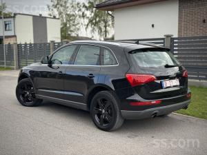 Black Audi Q5 2009 in Jelgava, with an engine capacity of 2.00 L and mileage of 279 thousand km for 7700 €, photo 4 on AUTOMOTO.COM.LV