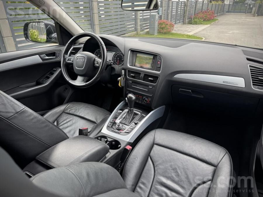 Black Audi Q5 2009 in Jelgava, with an engine capacity of 2.00 L and mileage of 279 thousand km for 7700 €, photo 15 on AUTOMOTO.COM.LV