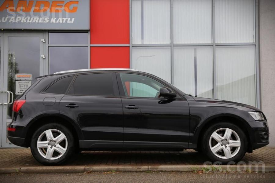 Melns Audi Q5 2009 Rīga, ar dzinēja tilpumu 2.00 L un nobraukumu 334 tūkst. km par 7495 €, foto 4 vietnē AUTOMOTO.COM.LV