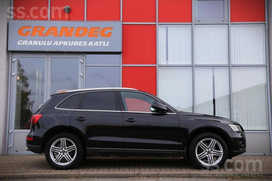 Black Audi Q5 2009 in Riga, with an engine capacity of 2.00 L and mileage of 230 thousand km for 6995 €, photo 4 on AUTOMOTO.COM.LV