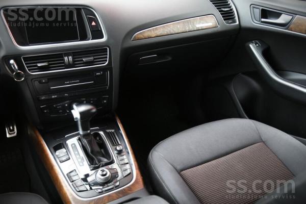 Melns Audi Q5 2009 Rīga, ar dzinēja tilpumu 2.00 L un nobraukumu 230 tūkst. km par 6995 €, foto 9 vietnē AUTOMOTO.COM.LV